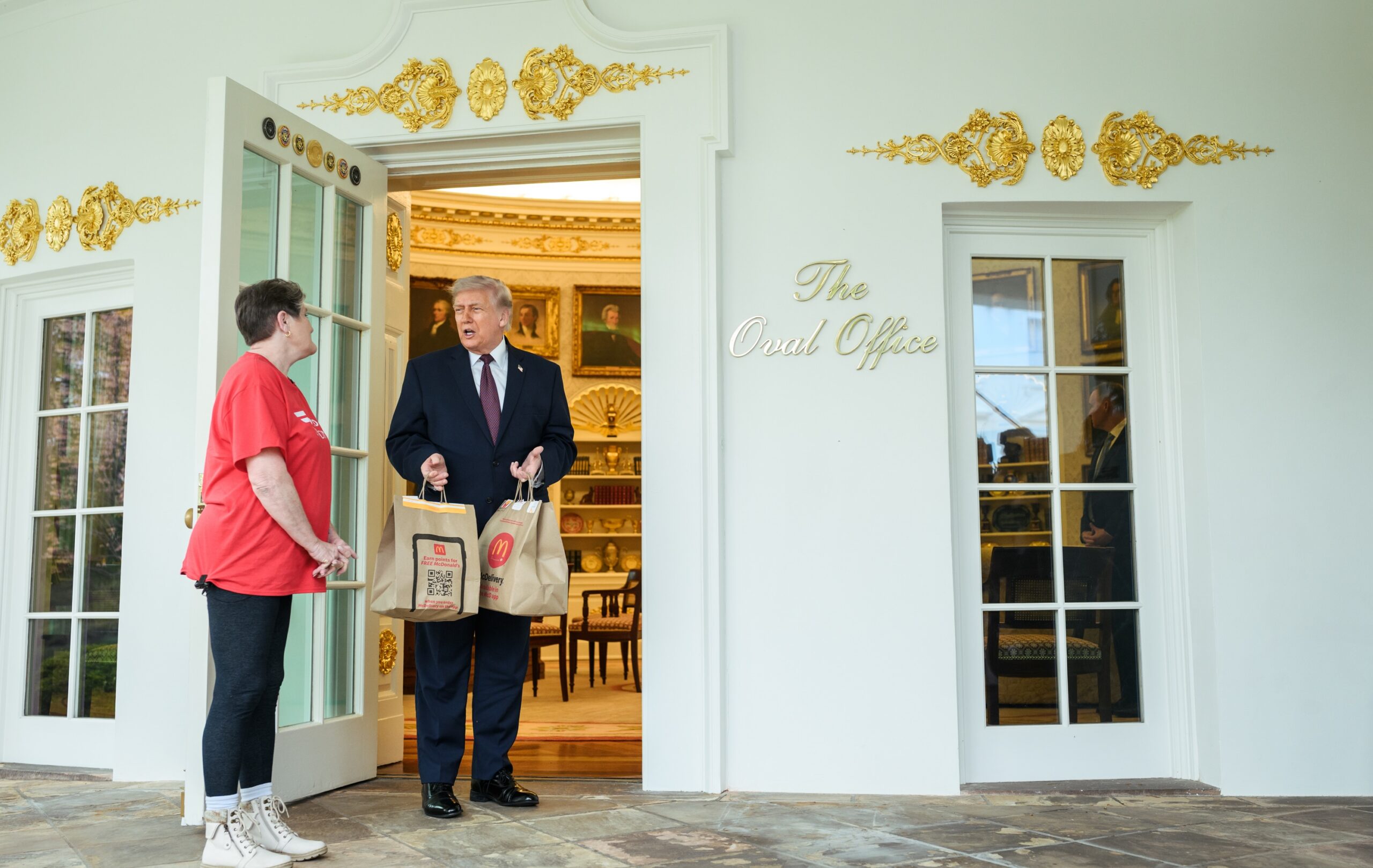 WATCH: Trump tips ‘DoorDash Grandma’ after White House delivery ...