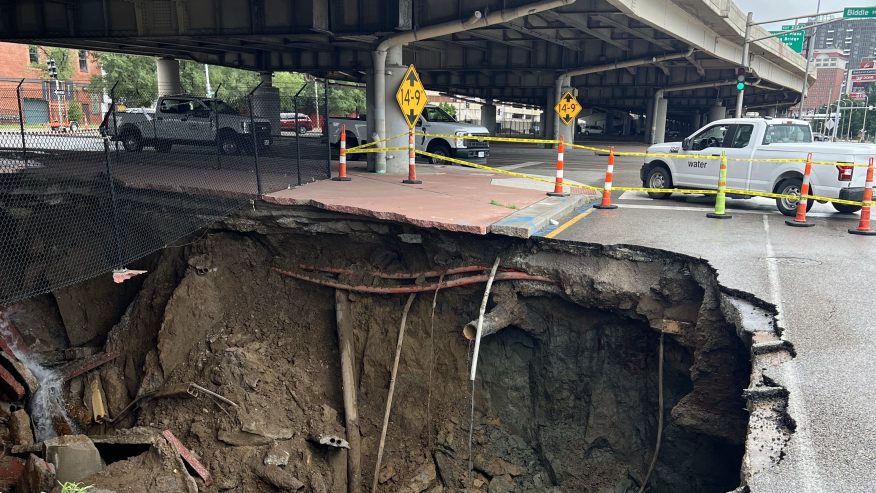 Massive sinkhole opens in downtown St. Louis, interstate closed - The Lion