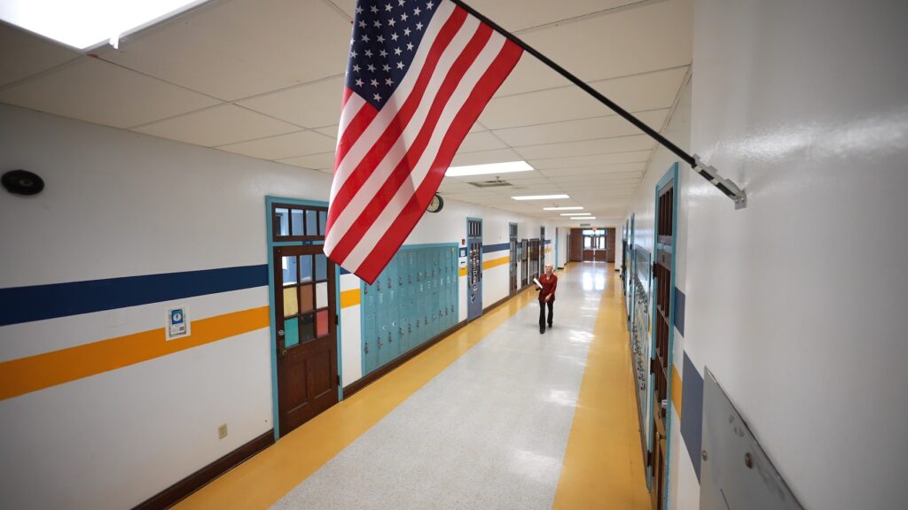 Author inspires patriotism in students who wouldn’t stand for Pledge of ...
